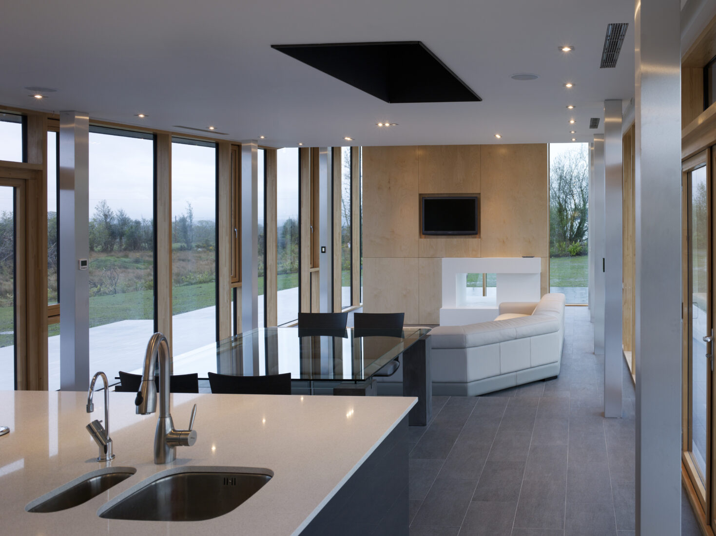 Modern megalith: Dolmen House by MacGabhann Architects