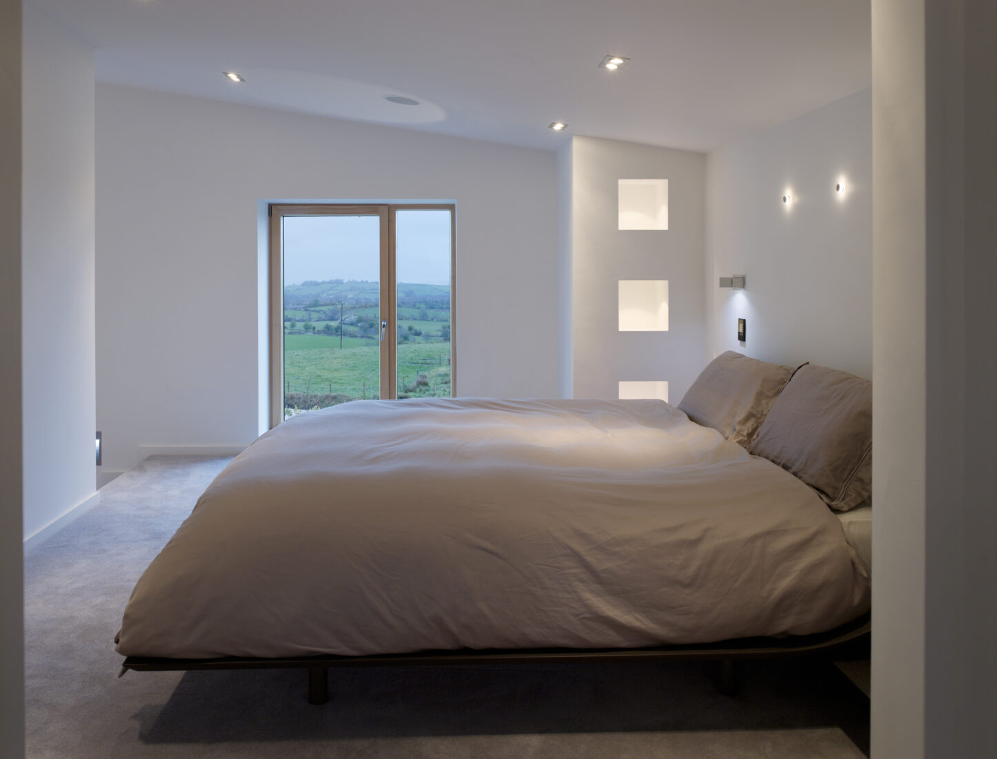 Modern megalith: Dolmen House by MacGabhann Architects