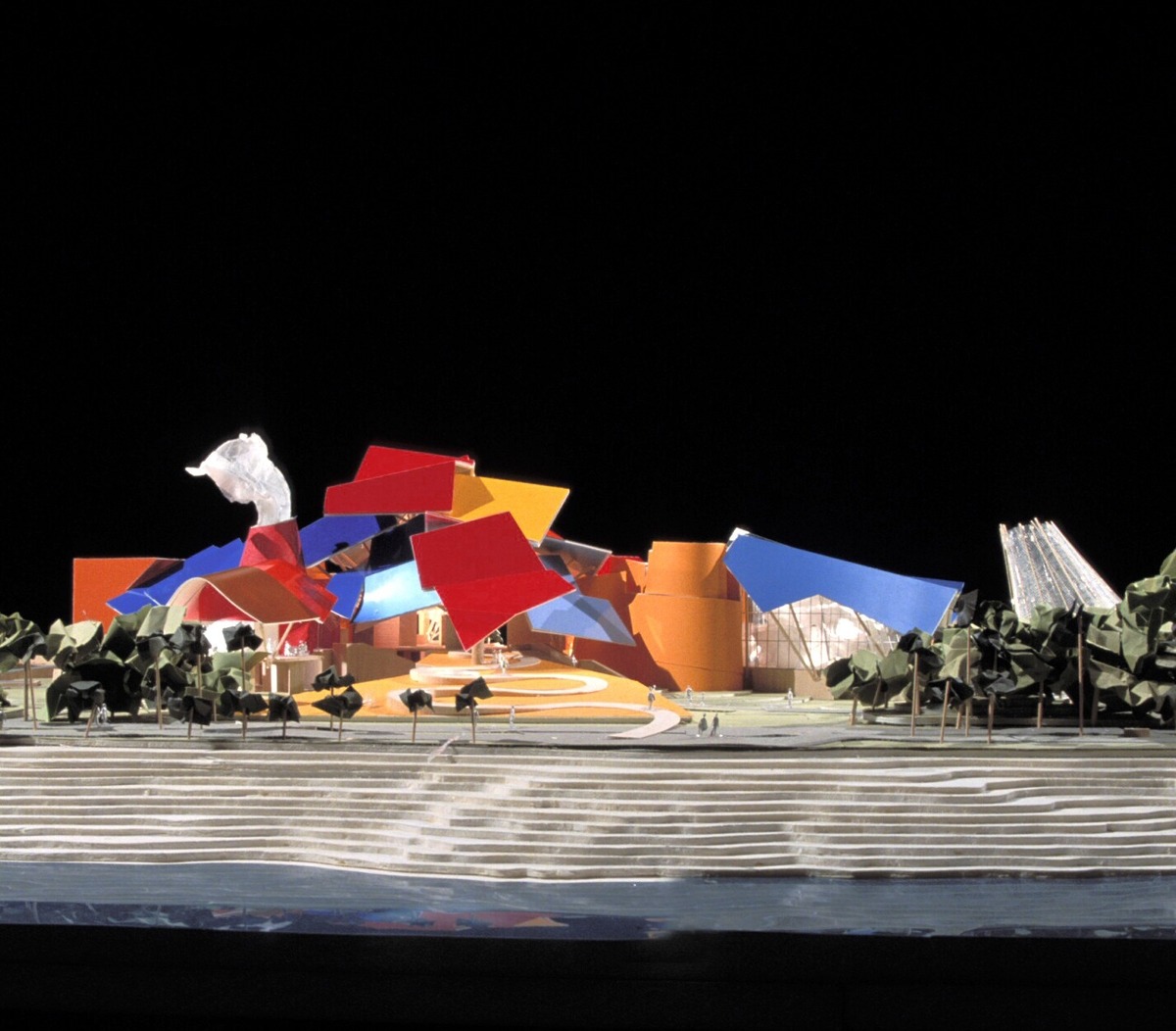 Gehry opens Panama biodiversity museum