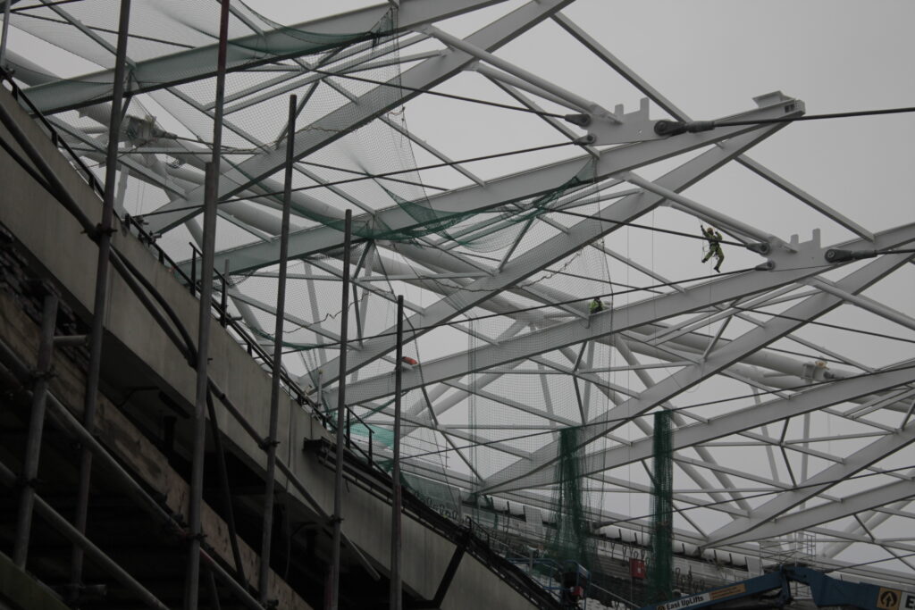 Olympic Stadium's new roof takes shape