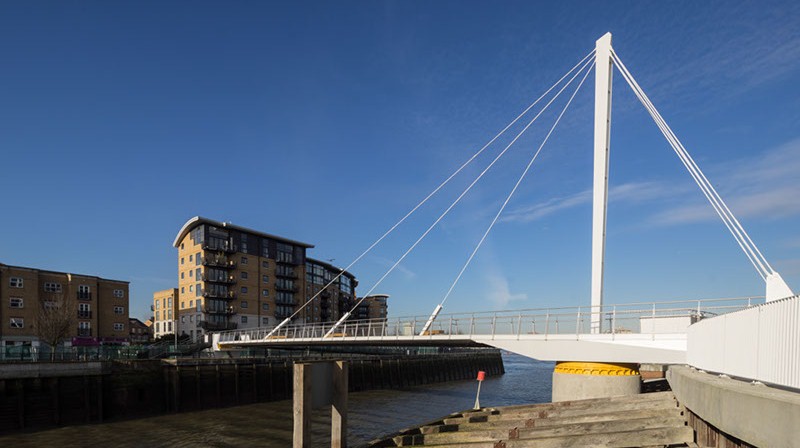 Moxon completes swinging Greenwich bridge