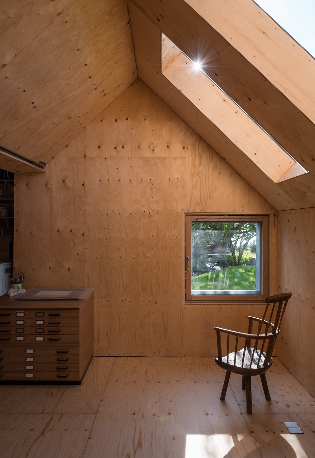 Studio Weave completes zinc-clad artist’s studio