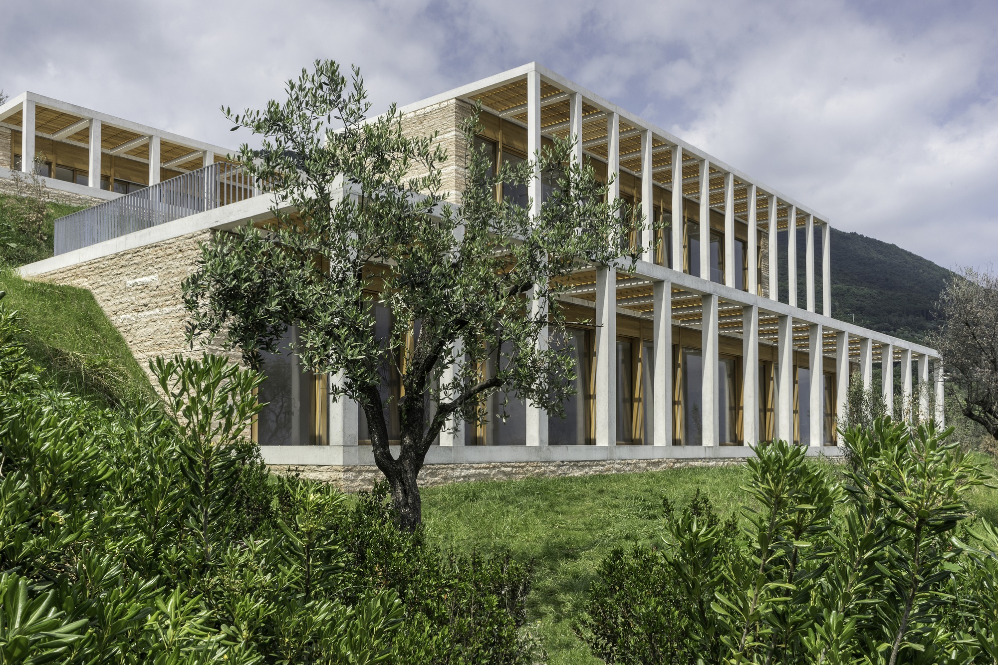 Chipperfield completes pair of Italian holiday homes