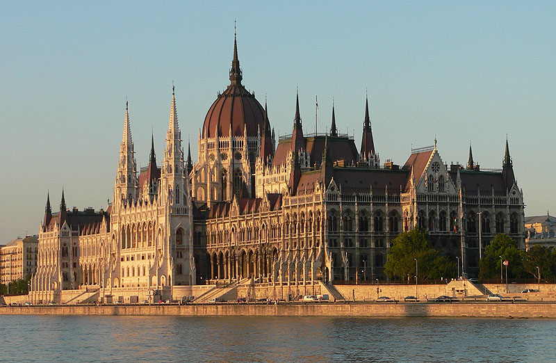 Budapest opens Danube riverfront regeneration contest