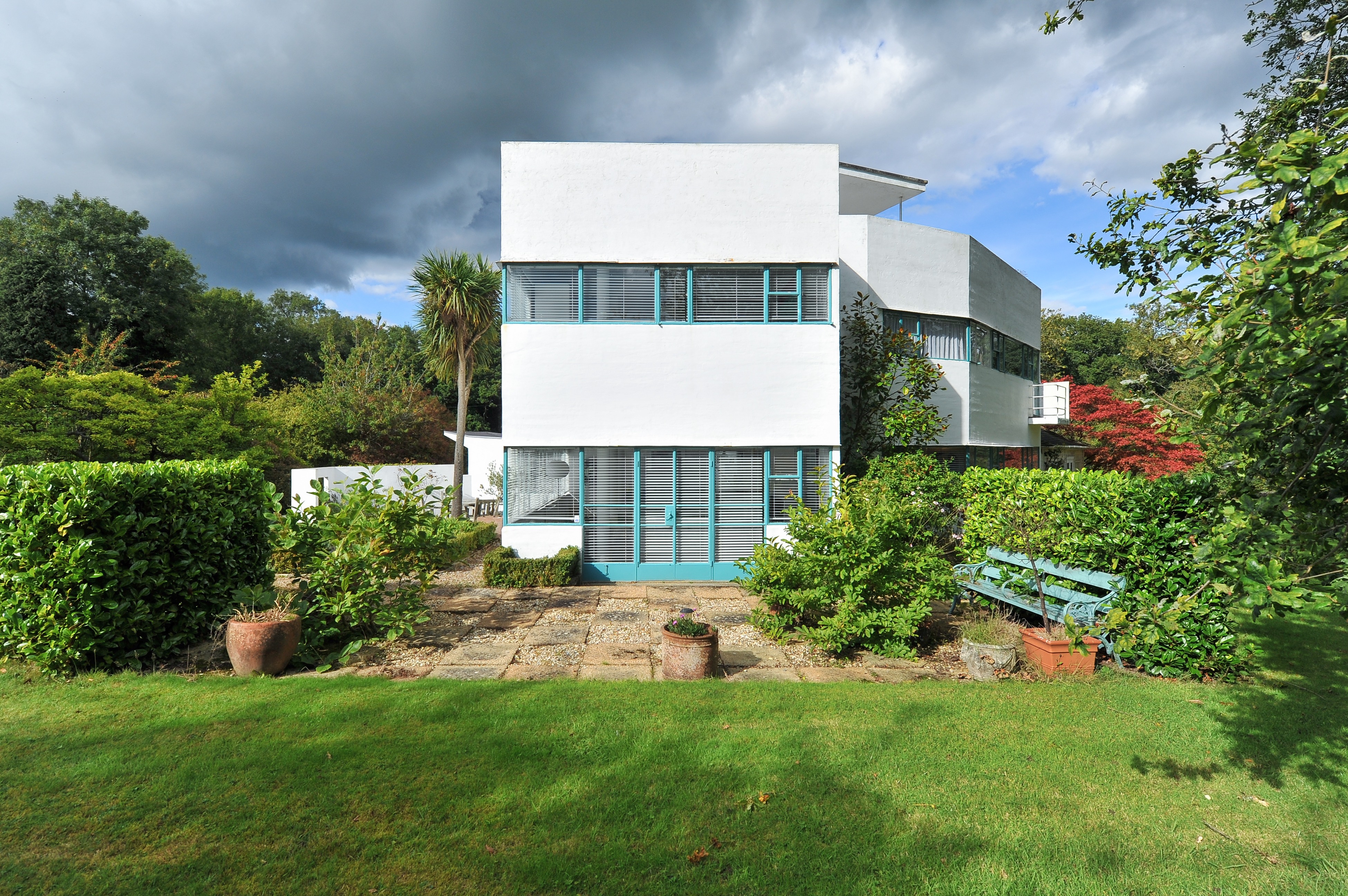 'Remarkable' early Amyas Connell house goes on market