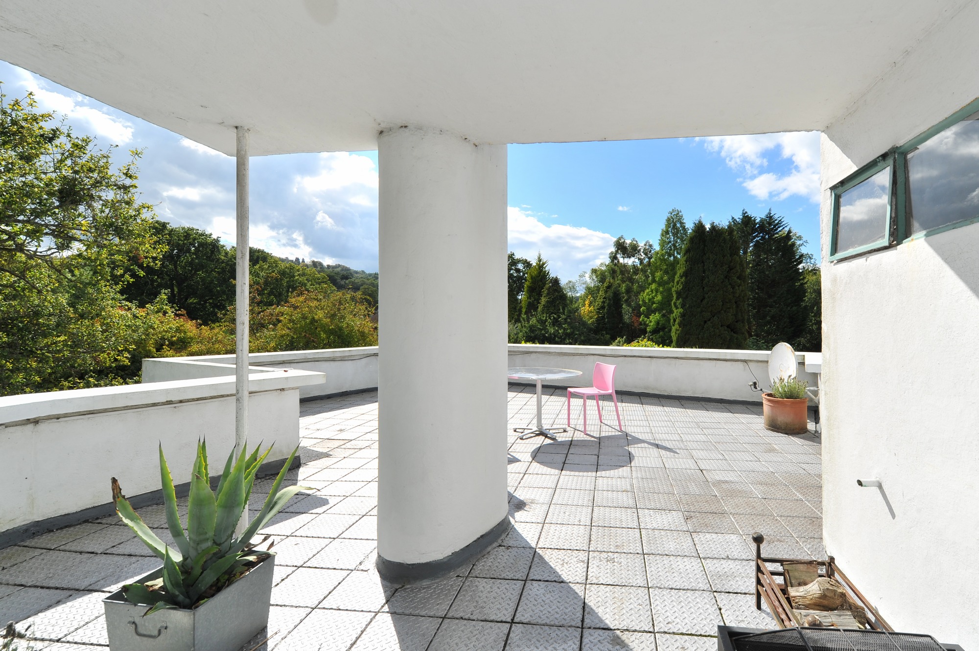 'Remarkable' early Amyas Connell house goes on market