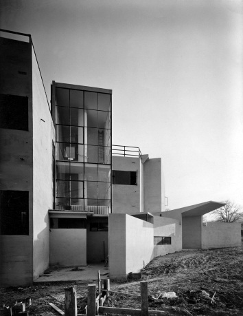 'Remarkable' early Amyas Connell house goes on market