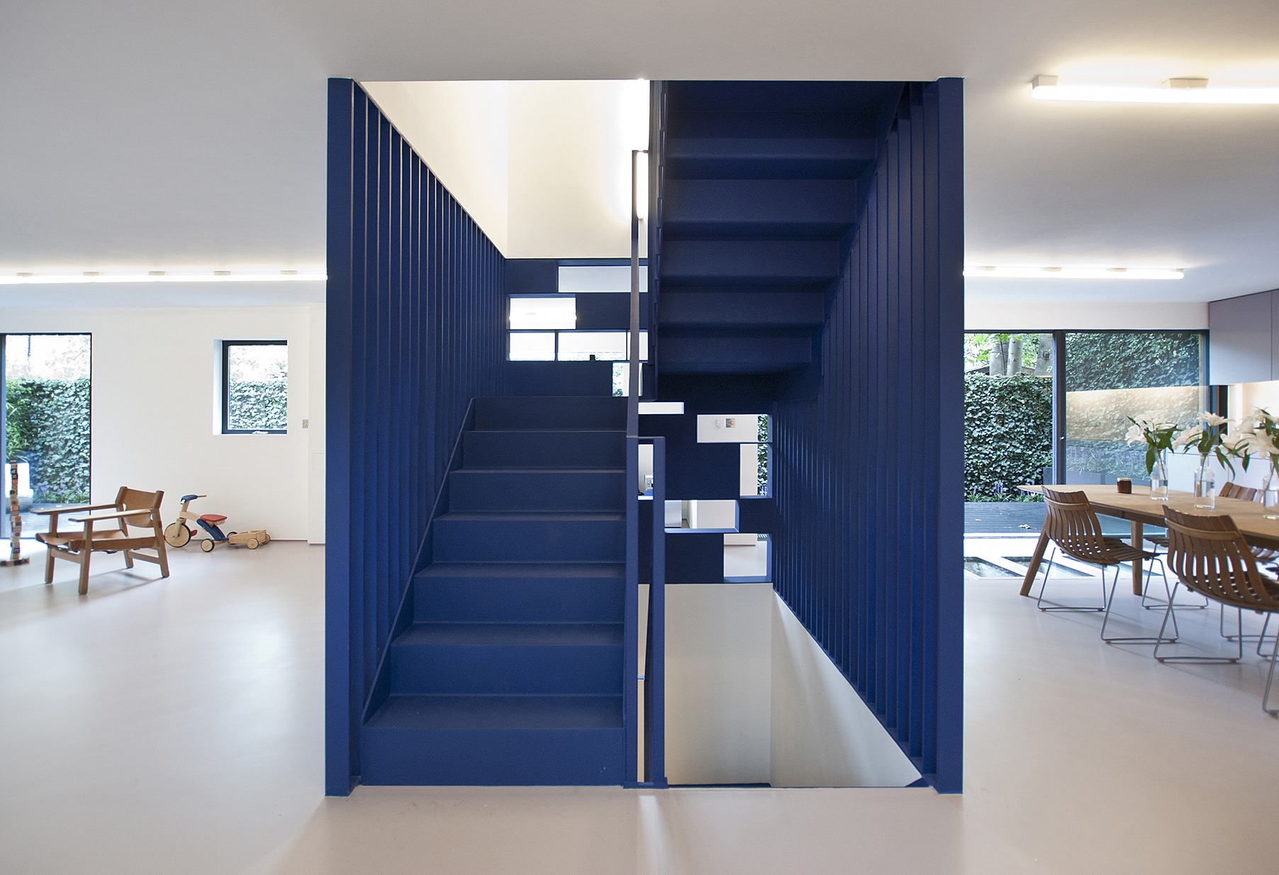 RA Studio drops stair 'sculpture' into £250k home revamp