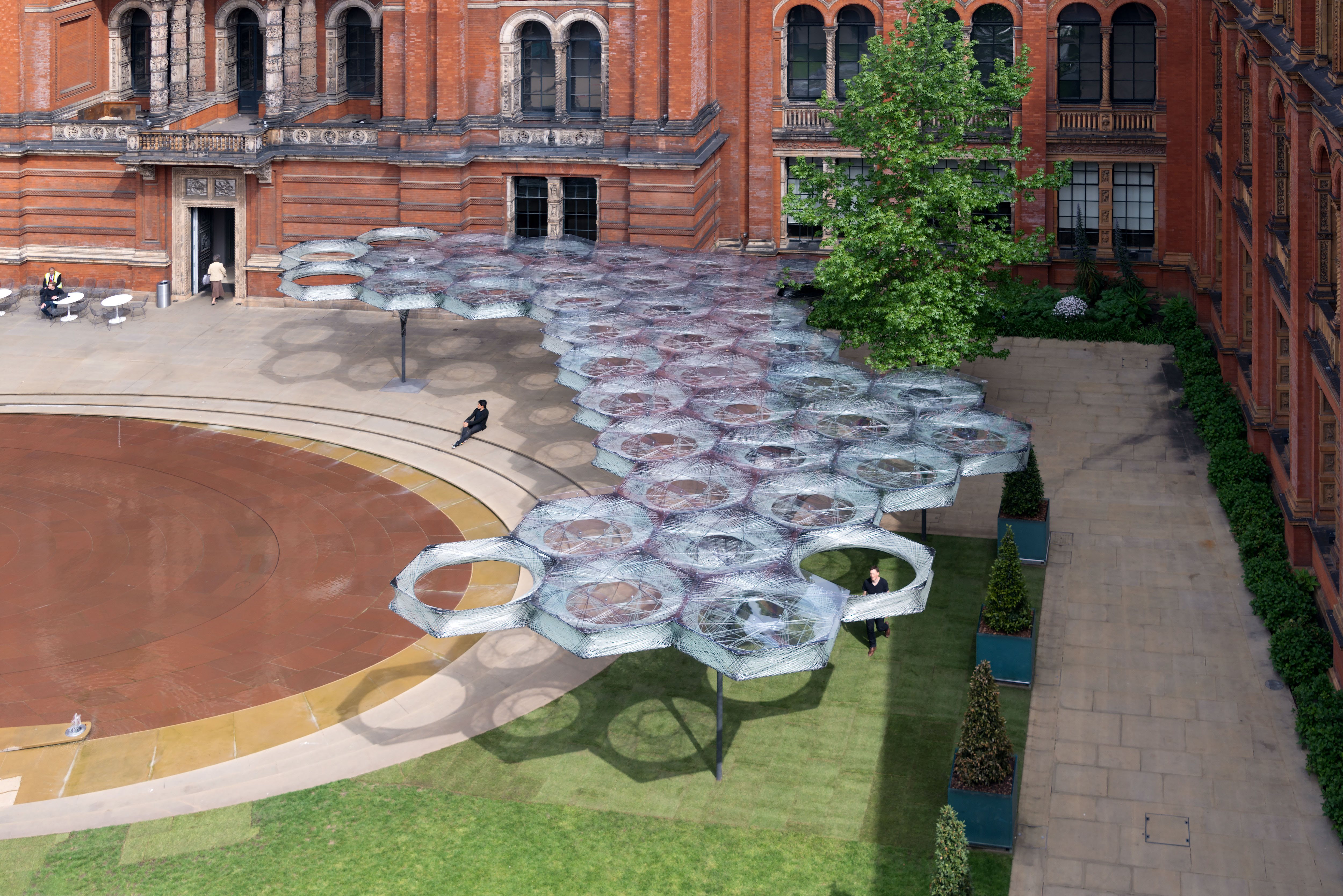 V&A unwraps robot-built pavilion