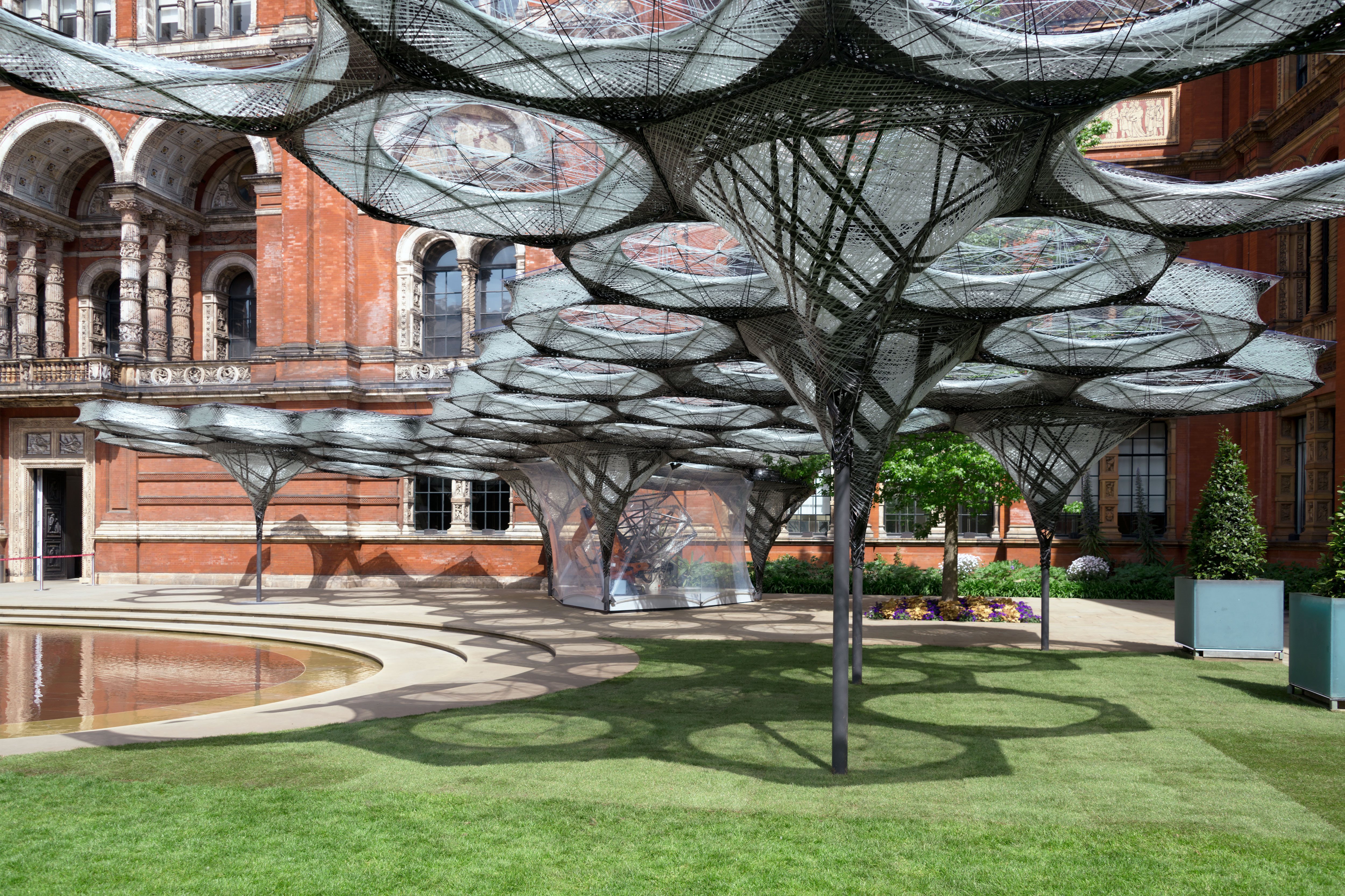 V&A unwraps robot-built pavilion