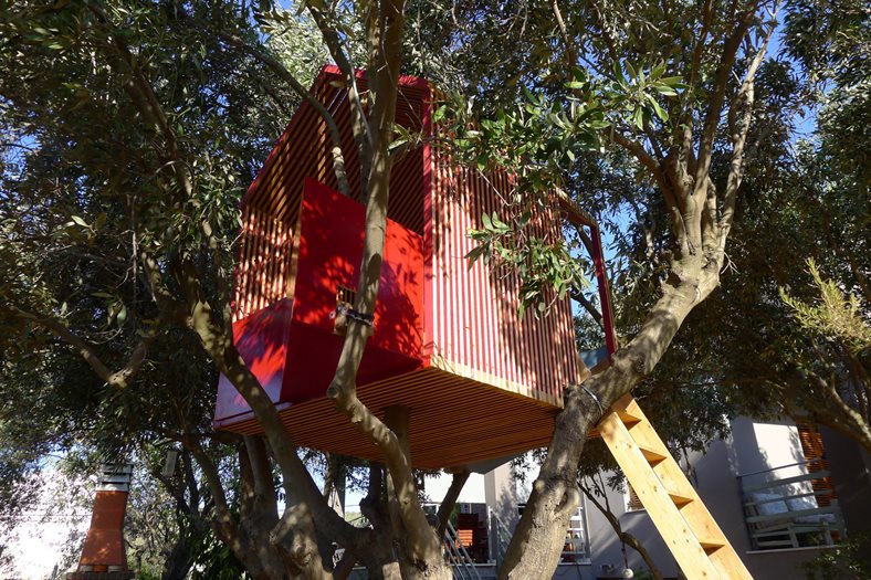 Jan Kattein Architects unwraps €450 treehouse