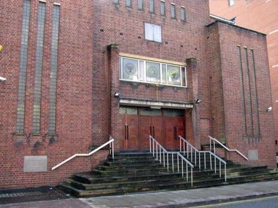 New attempt to stop Neville and Giggs' Manchester towers