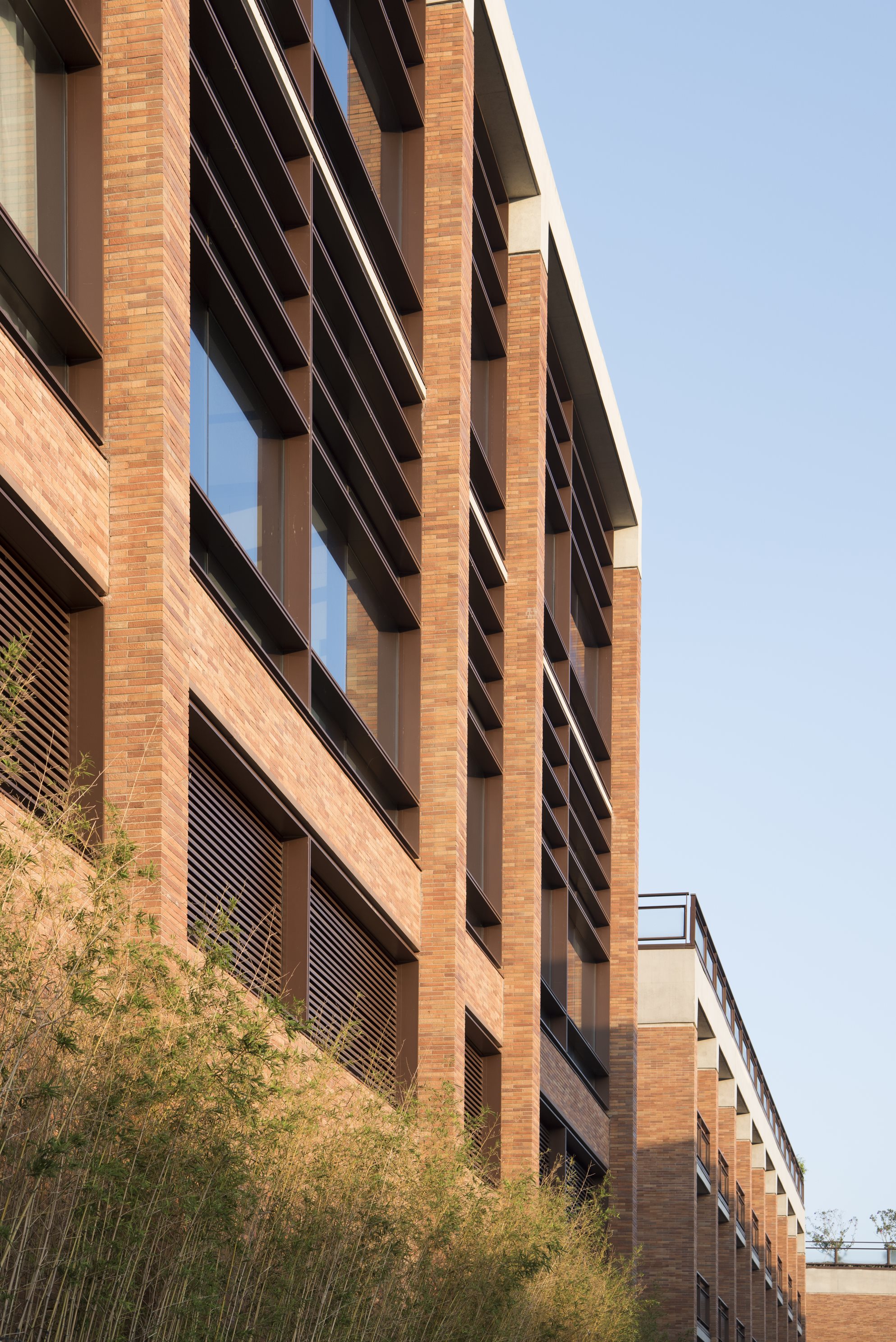 Foster + Partners’ Chinese university building opens