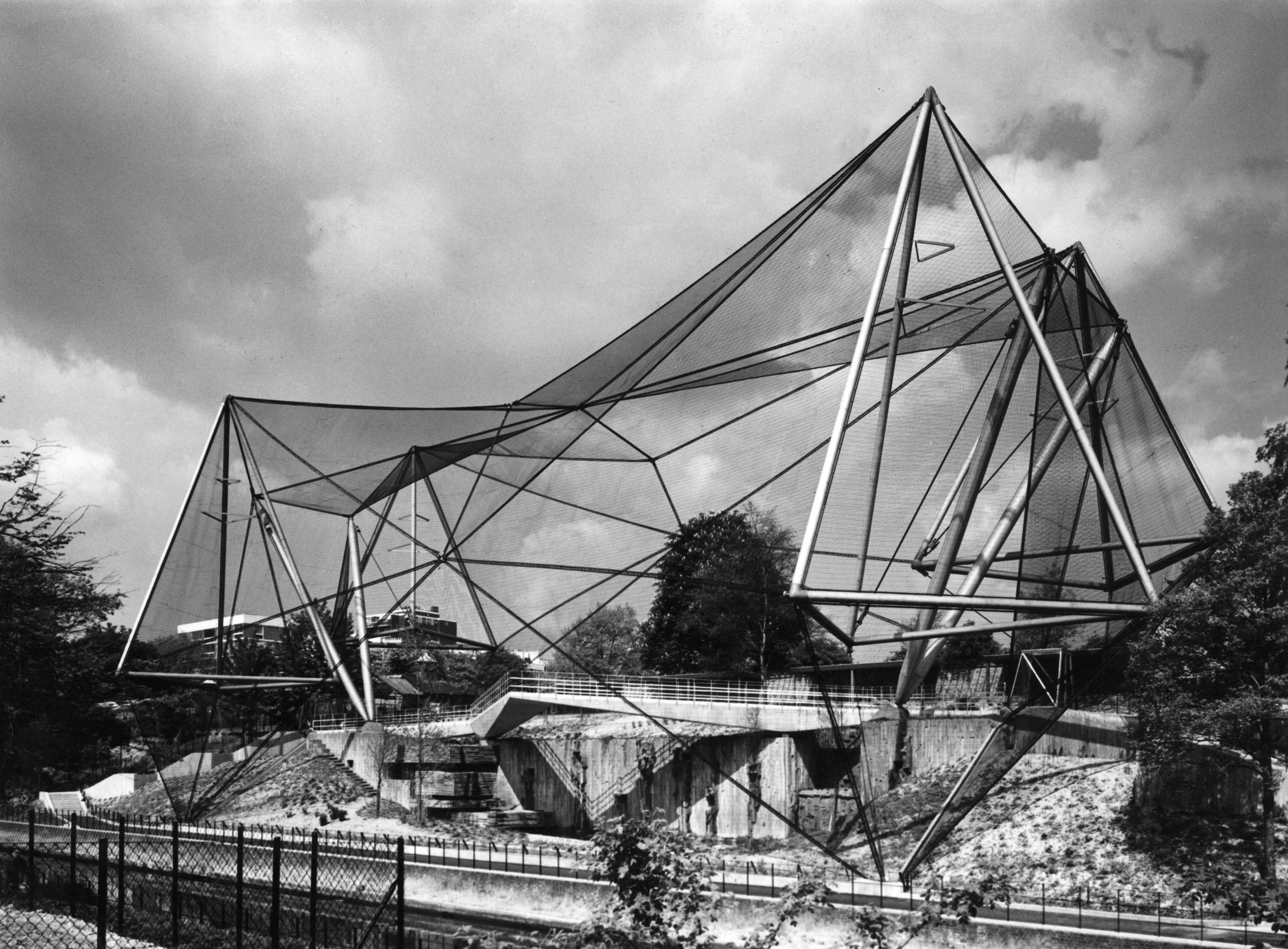 Foster + Partners to overhaul London Zoo's Snowdon Aviary