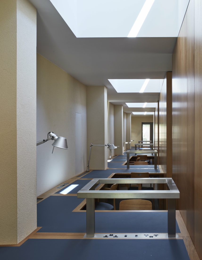 Wright & Wright deftly weaves old and new at Magdalen College's library