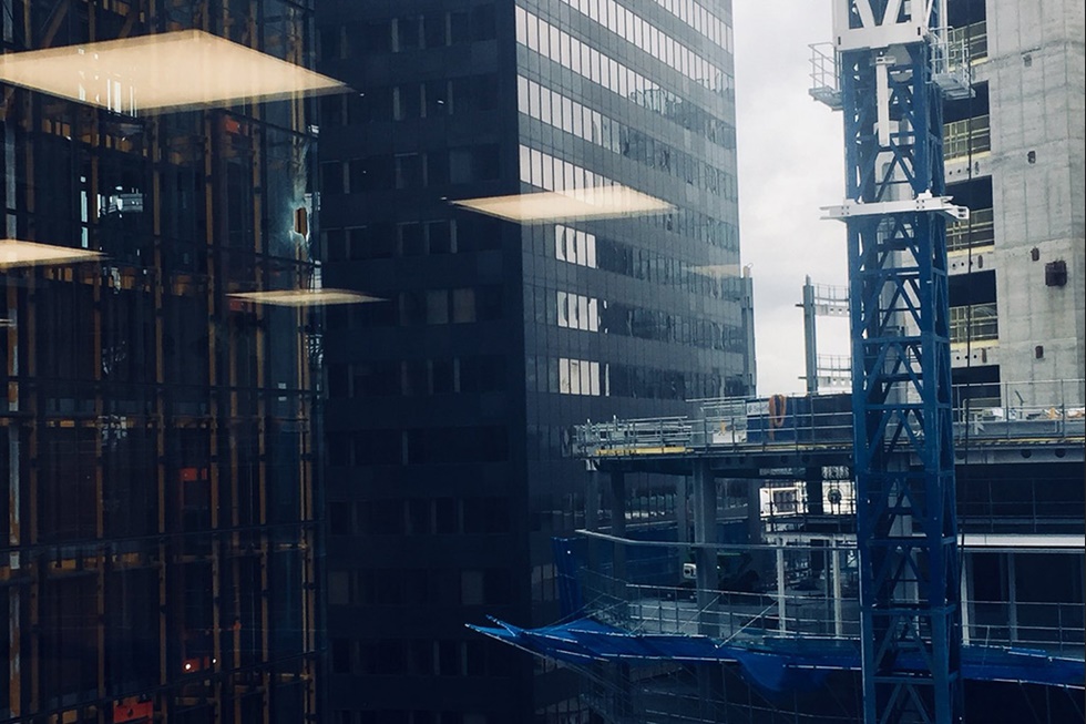 Cheesegrater struck by steel beam from 22 Bishopsgate site