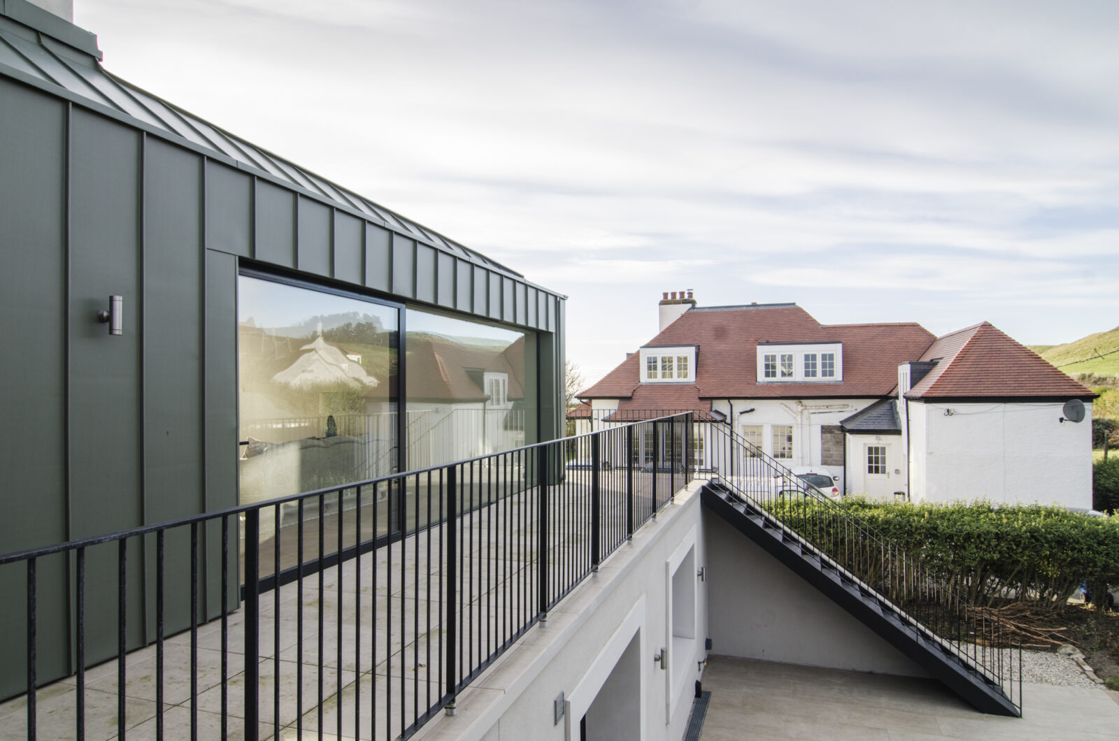 Elie House by Hanson Architects celebrates material and spatial contrasts