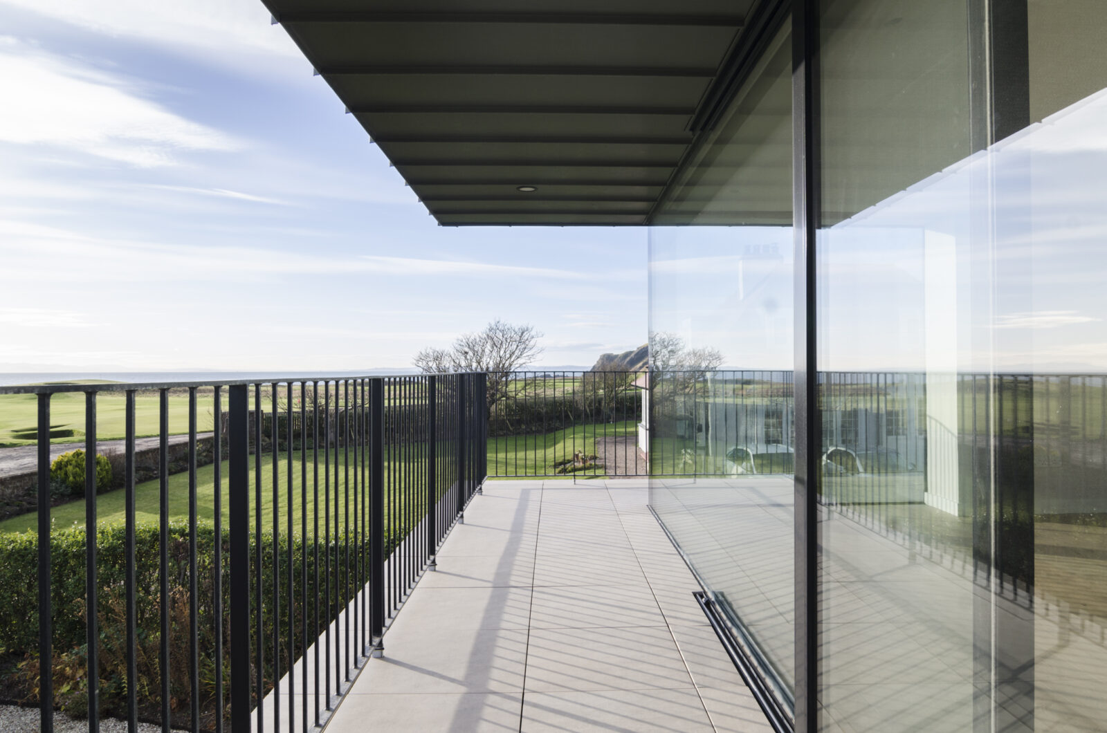 Elie House by Hanson Architects celebrates material and spatial contrasts