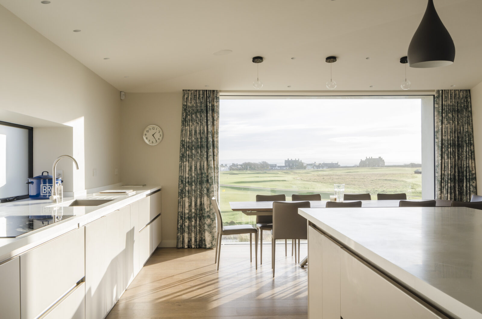 Elie House by Hanson Architects celebrates material and spatial contrasts