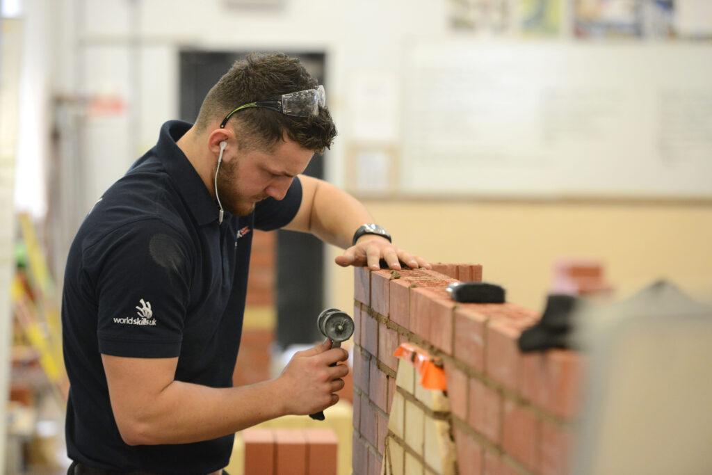 Brickies ‘earn more than architects’