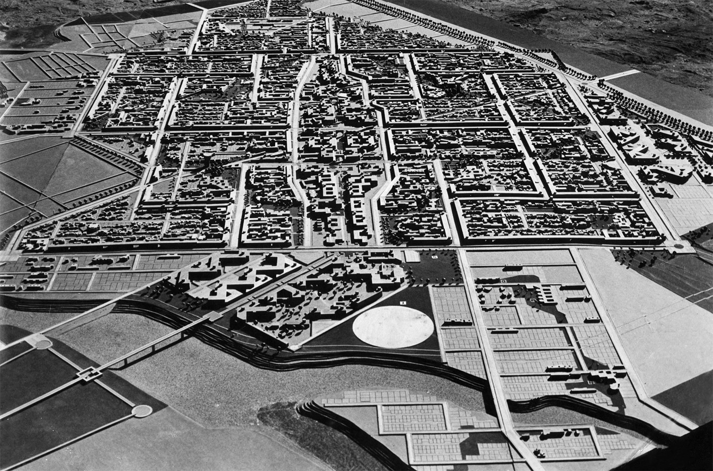 ‘Visionary constructor of ideas’ BV Doshi wins RIBA Gold Medal 2022