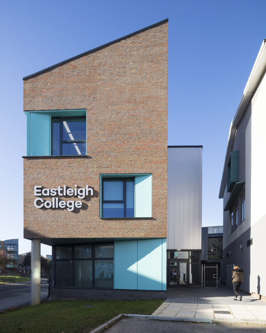 Níall McLaughlin’s Oxford Uni centre crowned best building in RIBA ...