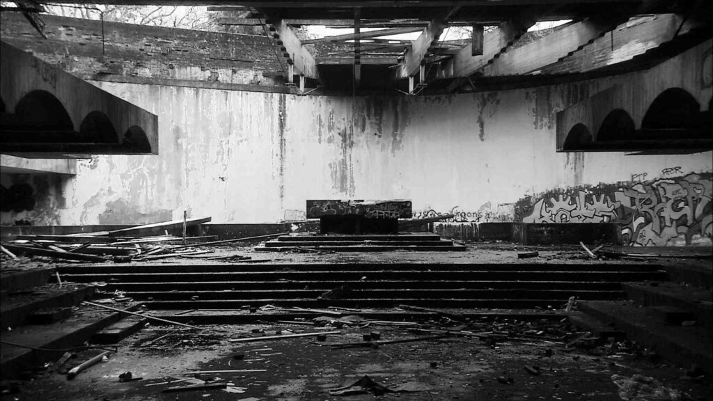 Cardross: a Scottish tragedy