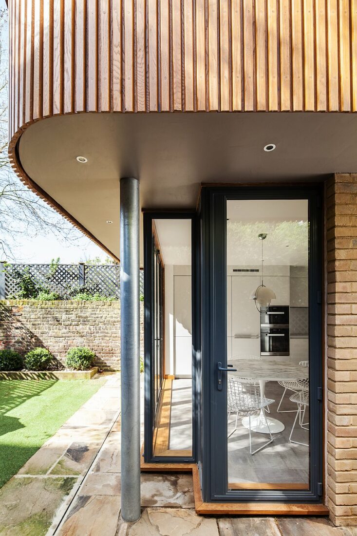 James Dunnett Architects extends London home with curved picture window