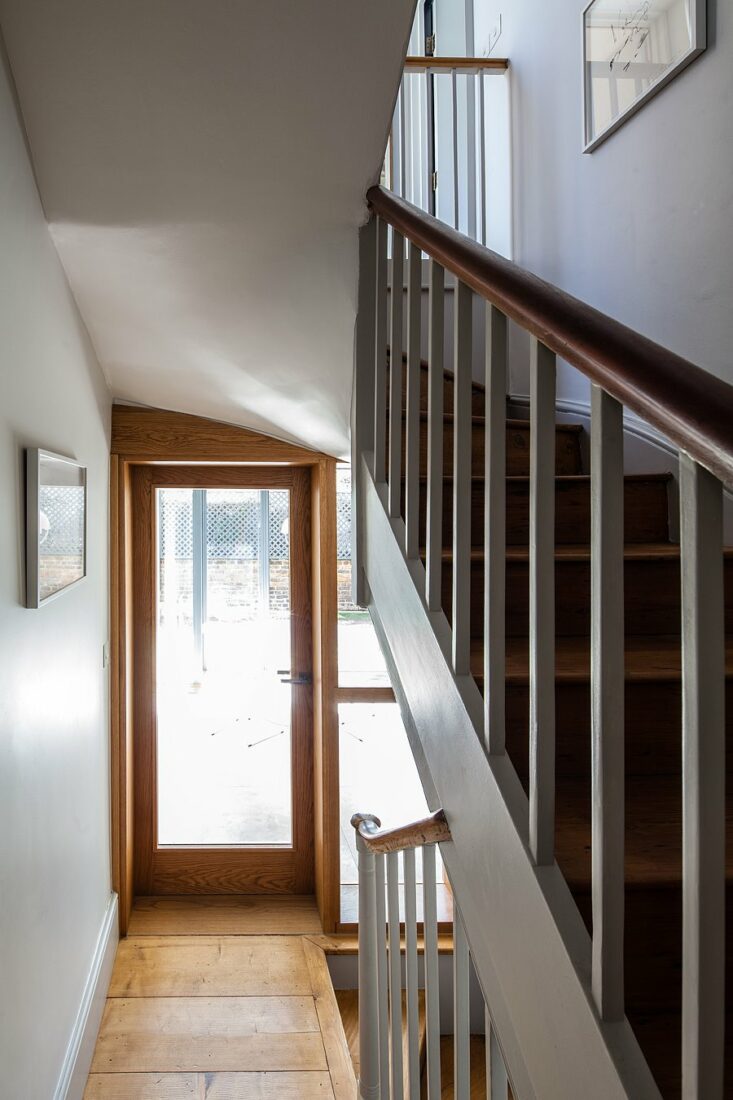 James Dunnett Architects extends London home with curved picture window
