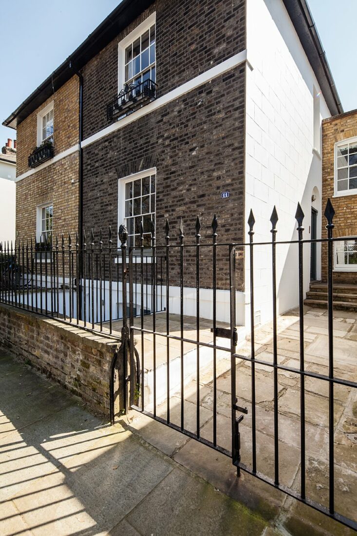 James Dunnett Architects extends London home with curved picture window