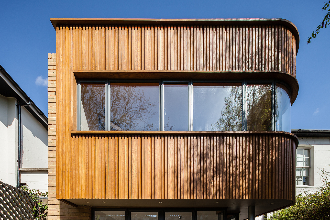 James Dunnett Architects extends London home with curved picture window