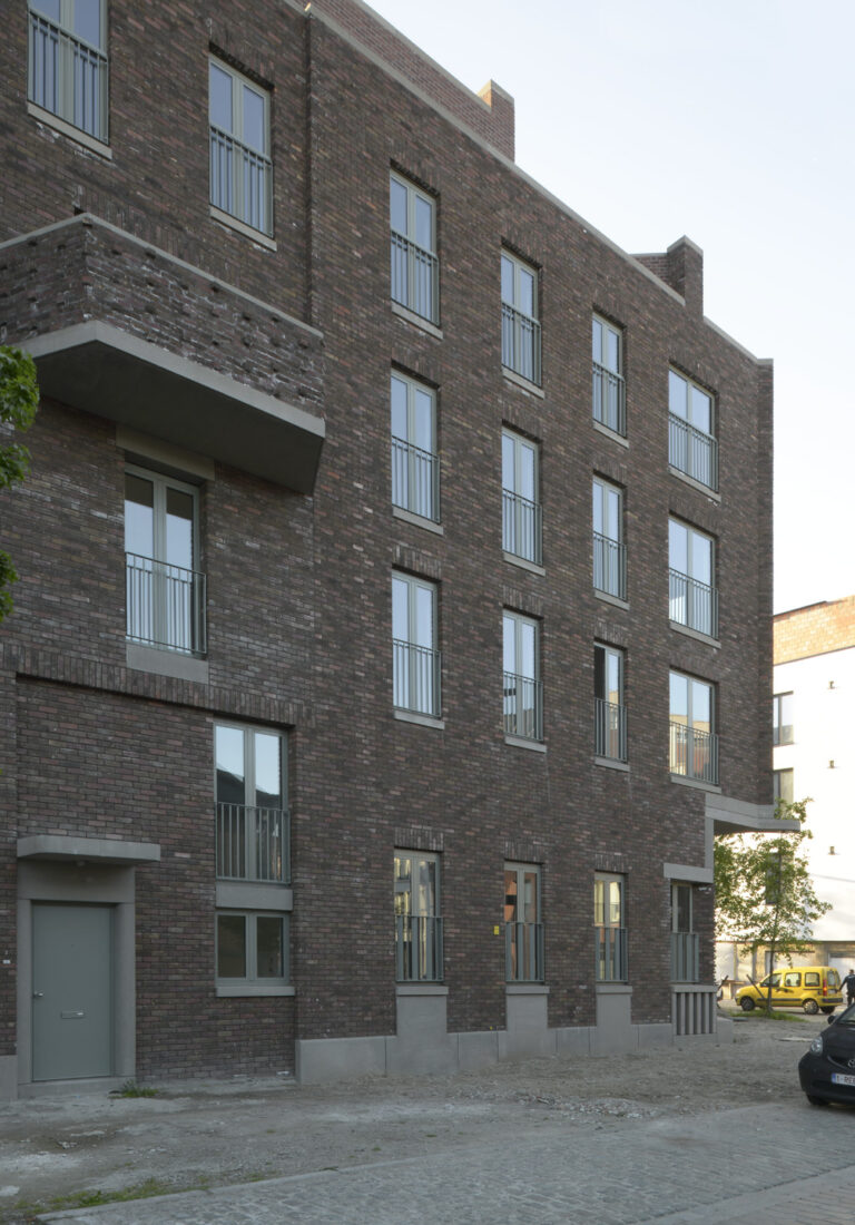 Stephen Taylor Architects completes Antwerp dockside apartment block