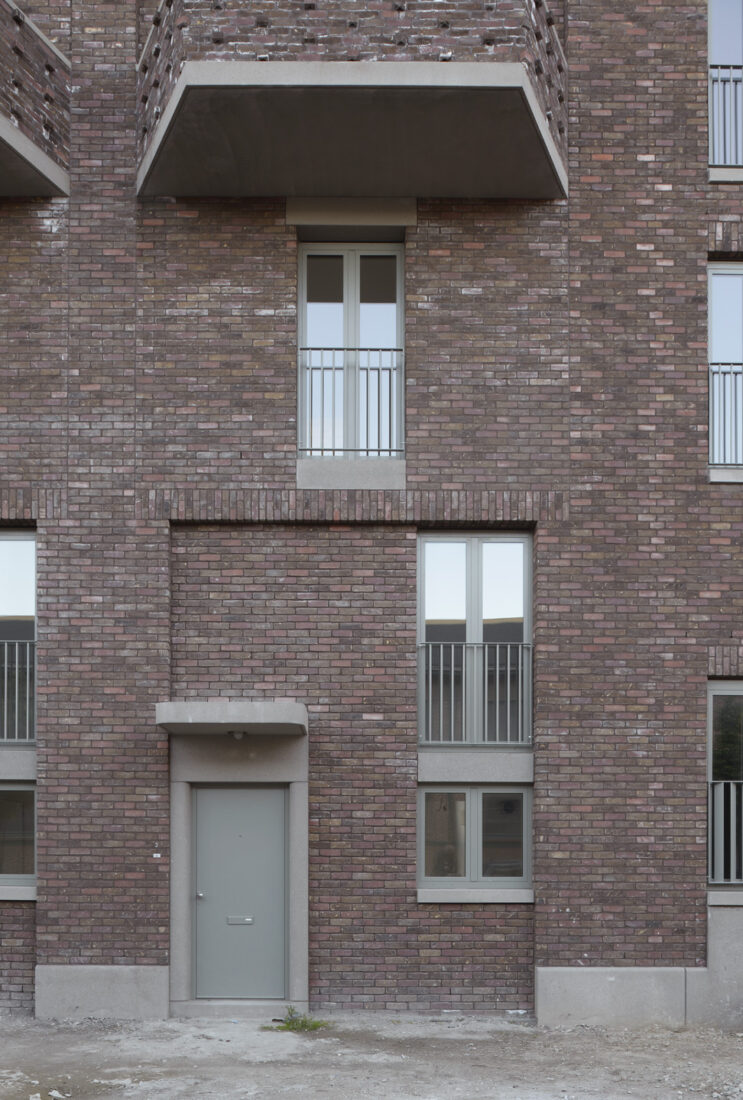 Stephen Taylor Architects completes Antwerp dockside apartment block