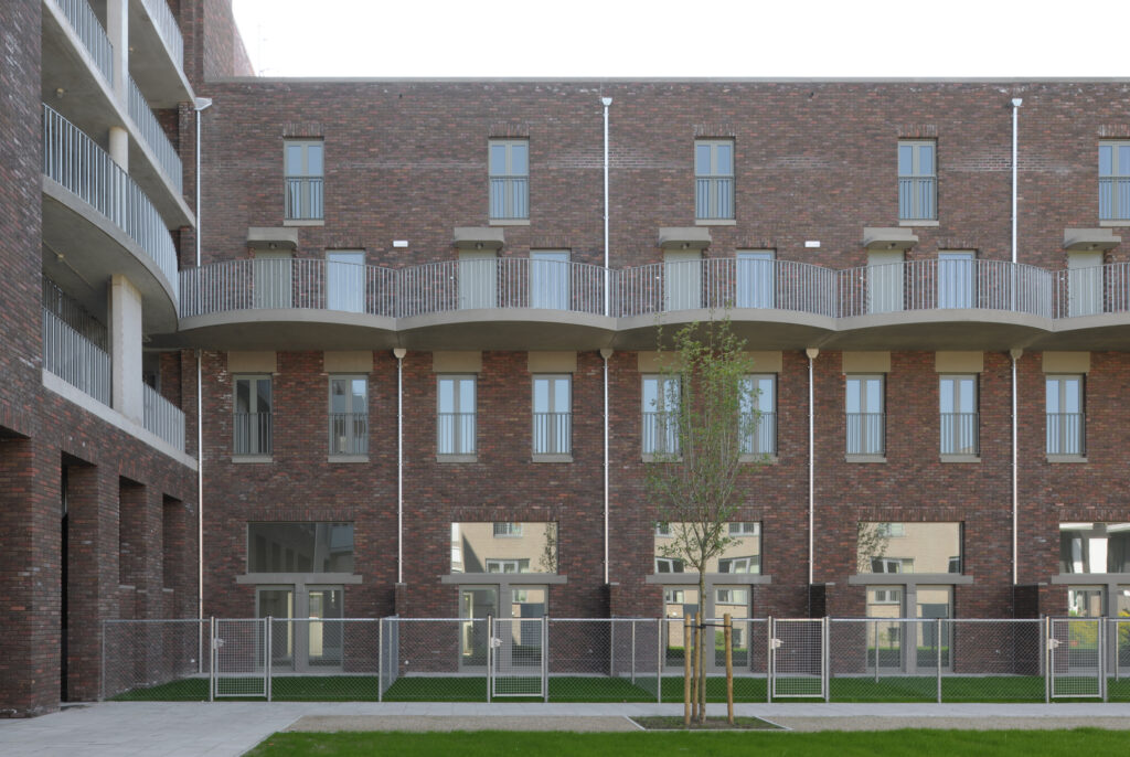 Stephen Taylor Architects completes Antwerp dockside apartment block