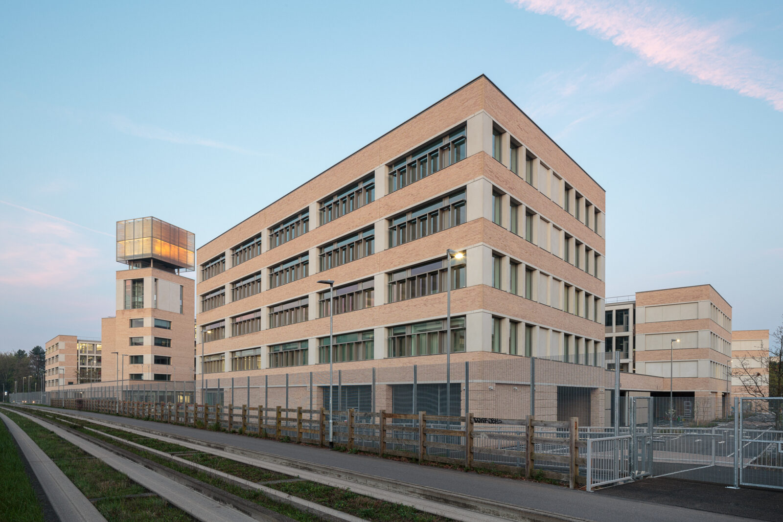 Eric Parry Architects echoes Aalto in Triangle Building for University ...