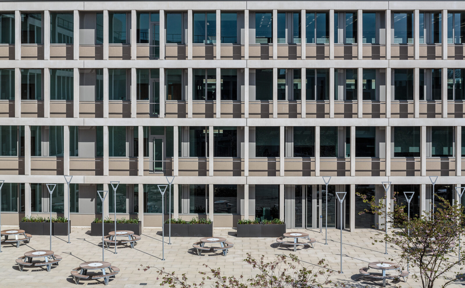 Eric Parry Architects echoes Aalto in Triangle Building for University ...