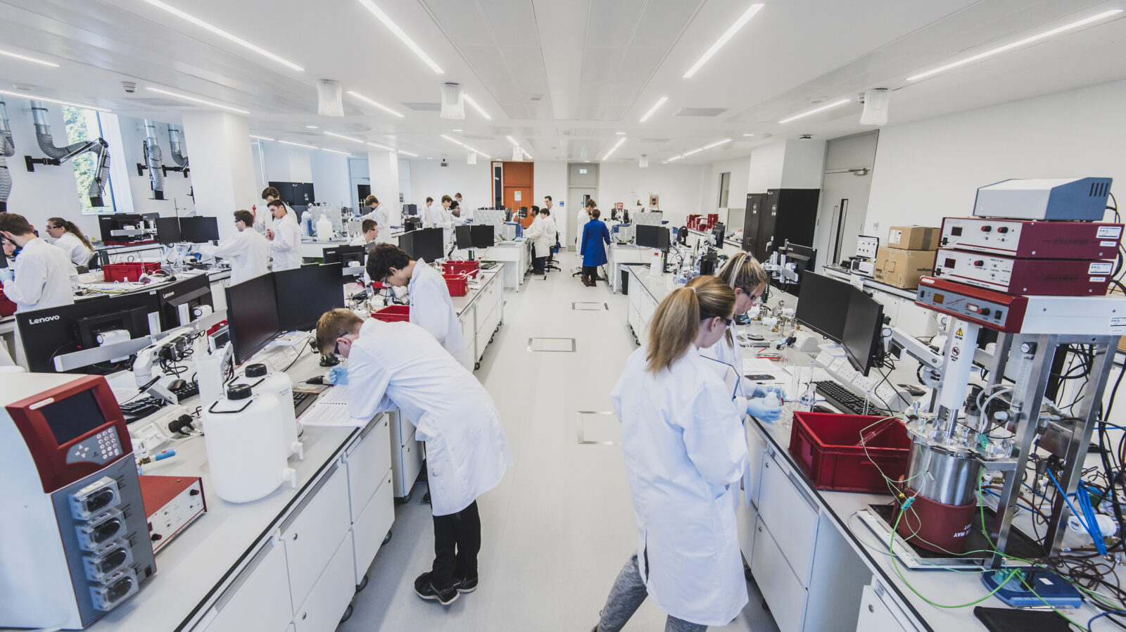 Sheppard Robson completes laboratory for the University of Birmingham