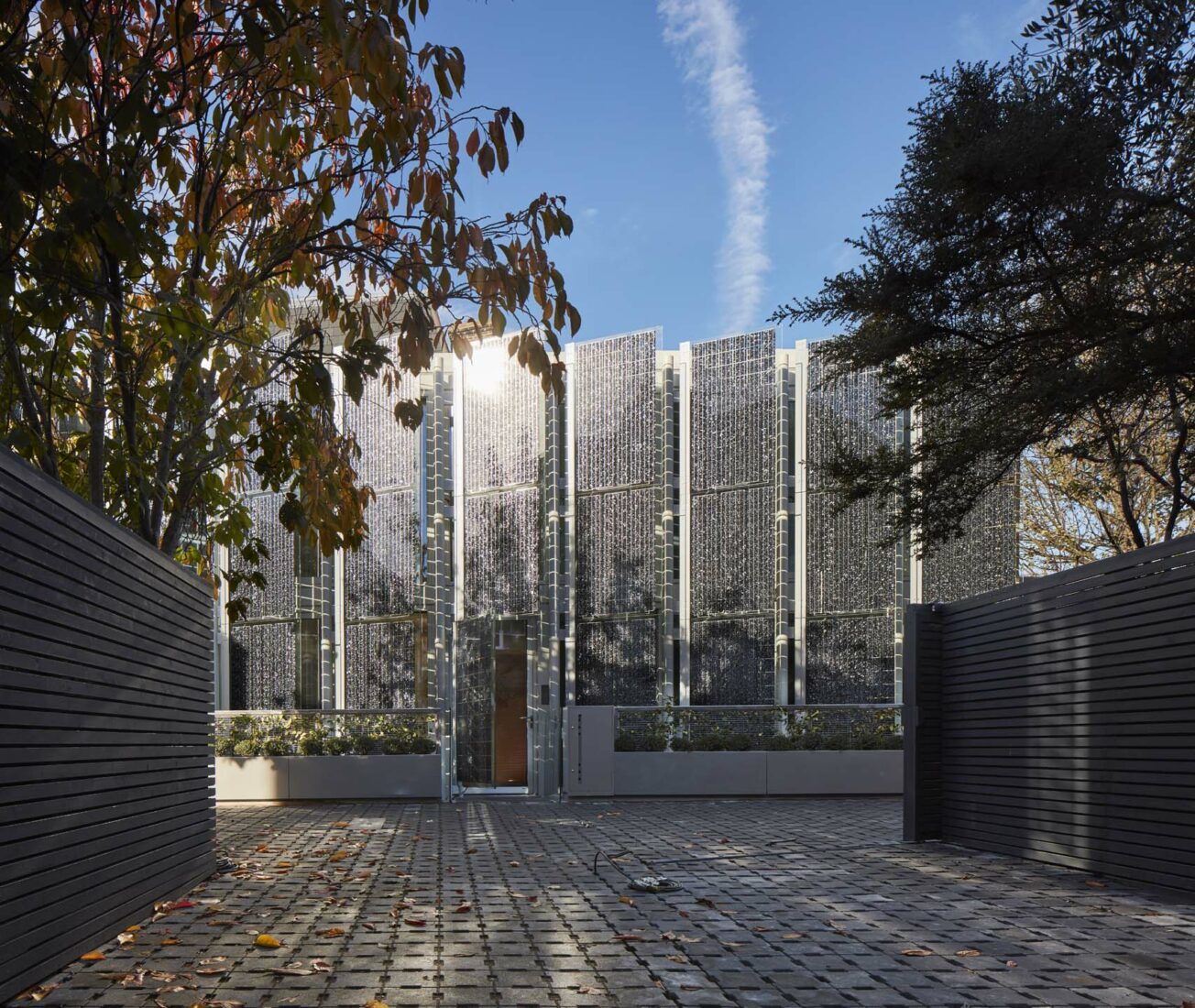 HCL Architects’ mews houses feature solar panels as cladding
