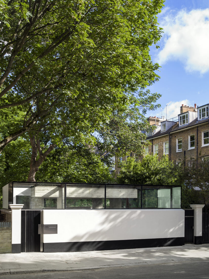 Sophie Hicks Architects designs minimalist concrete house in Kensington