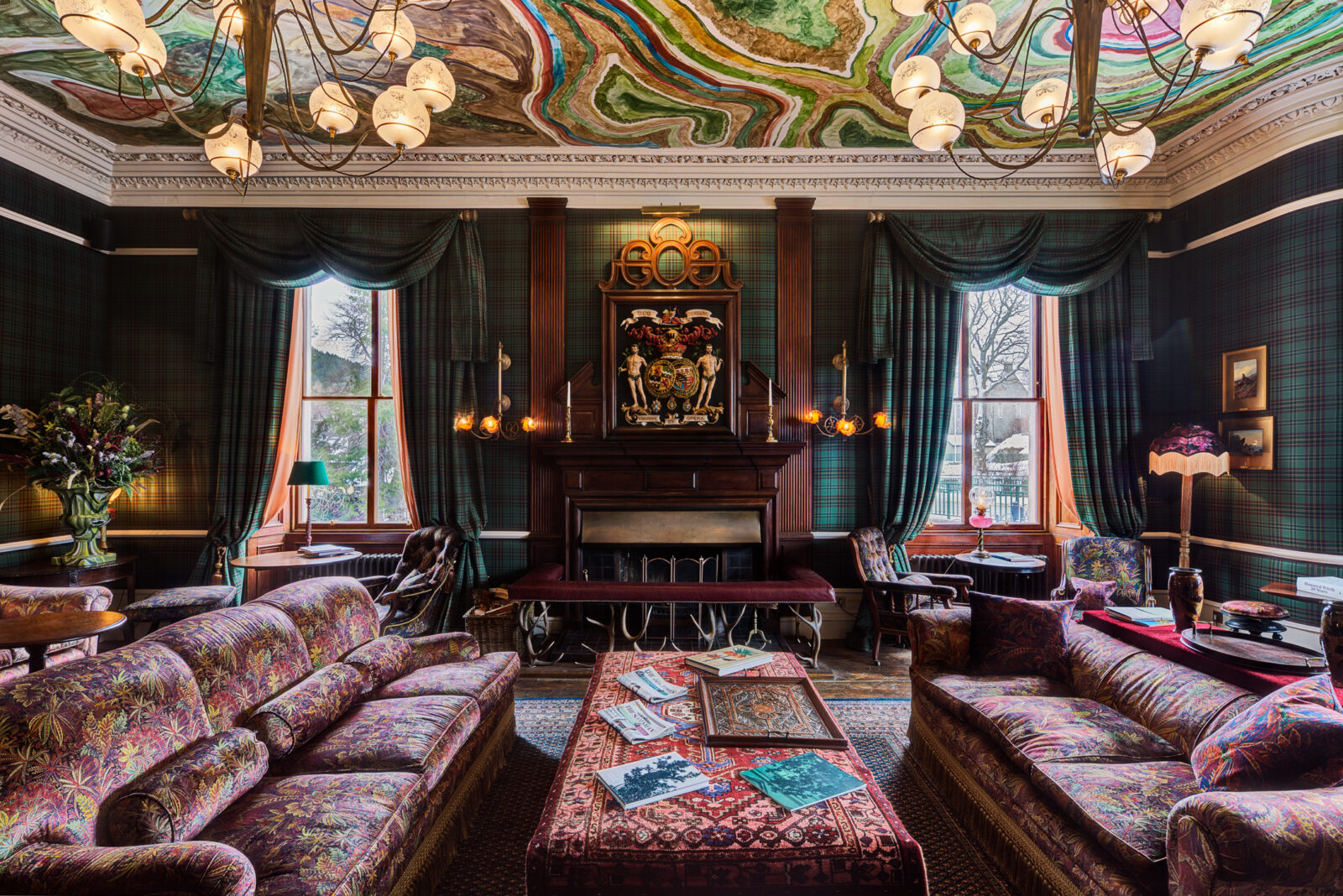 Moxon transforms Highland hotel with ‘primitive’ tree trunk column ...