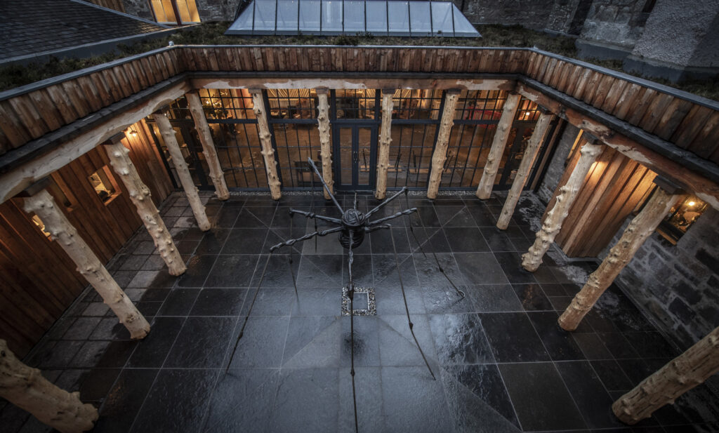 Moxon transforms Highland hotel with ‘primitive’ tree trunk column ...