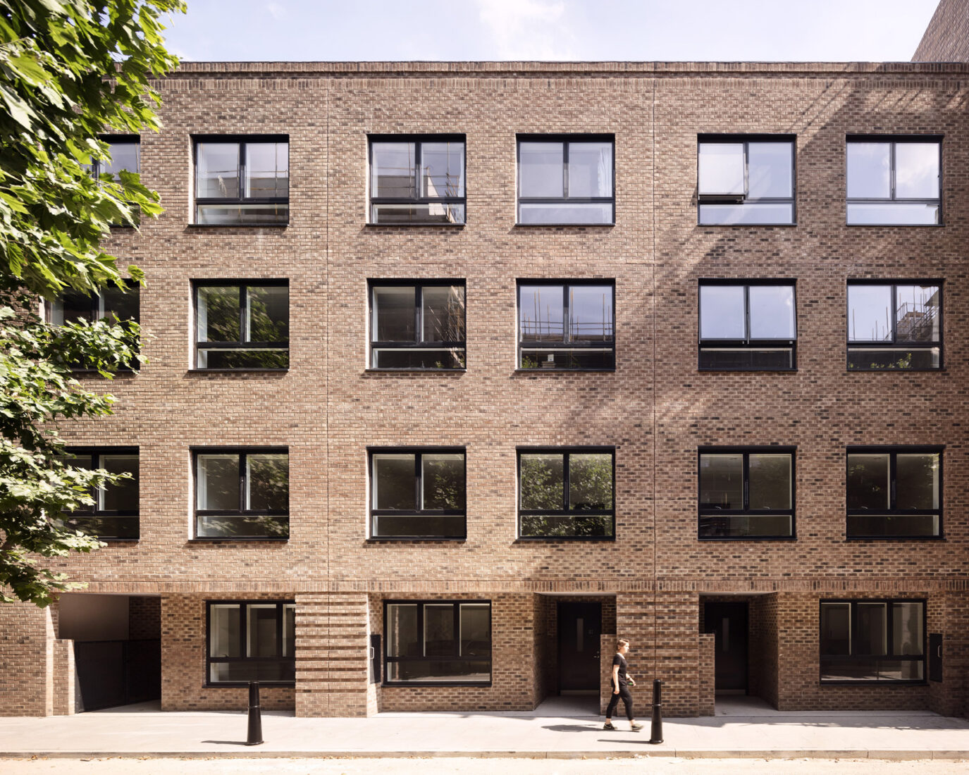 Pitman Tozer places communal deck access at heart of mixed-use Hackney ...