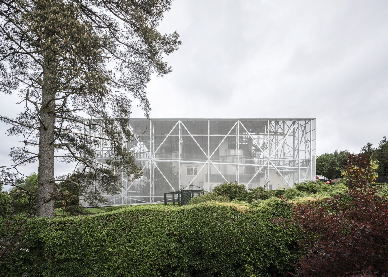 Carmody Groarke completes see-through ‘shield’ over Mackintosh’s Hill House