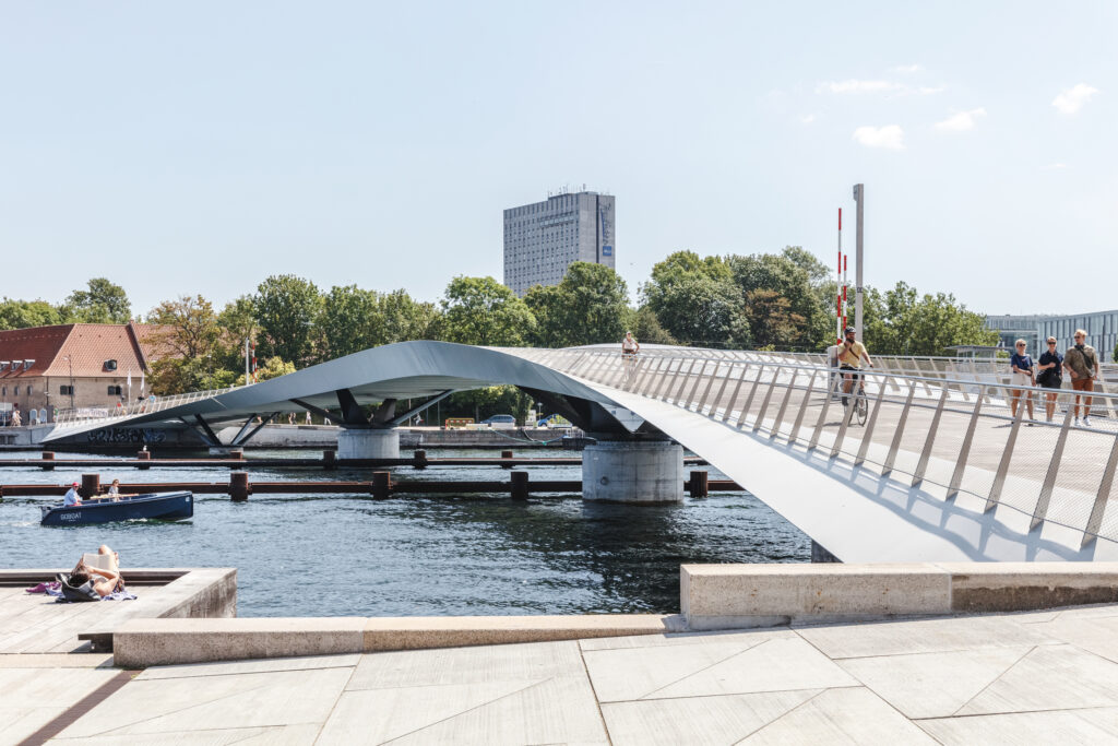 WilkinsonEyre creates £9m cycle and pedestrian bridge for Copenhagen ...