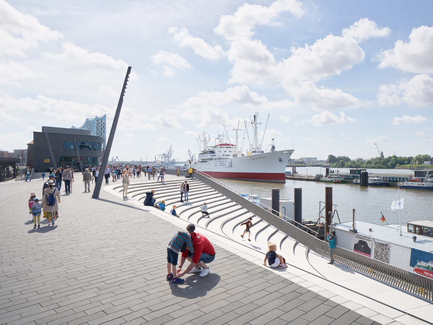 Zaha Hadid Architects completes river promenade in Hamburg