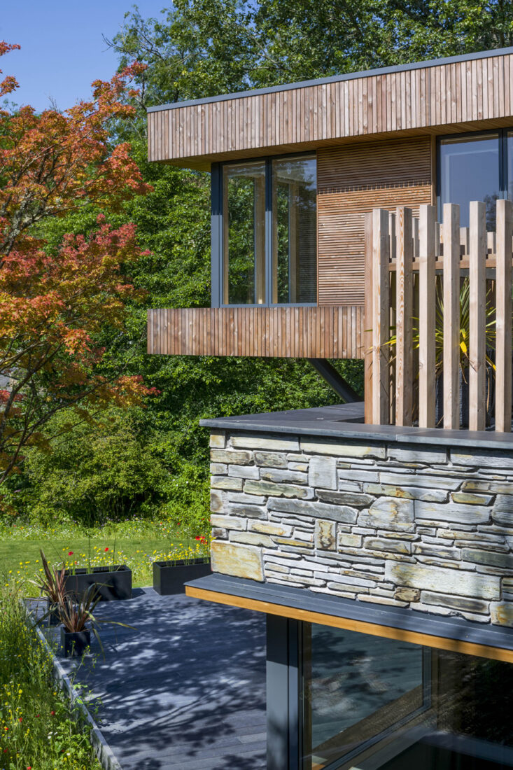 KAST Architects completes cantilevered Cornish house