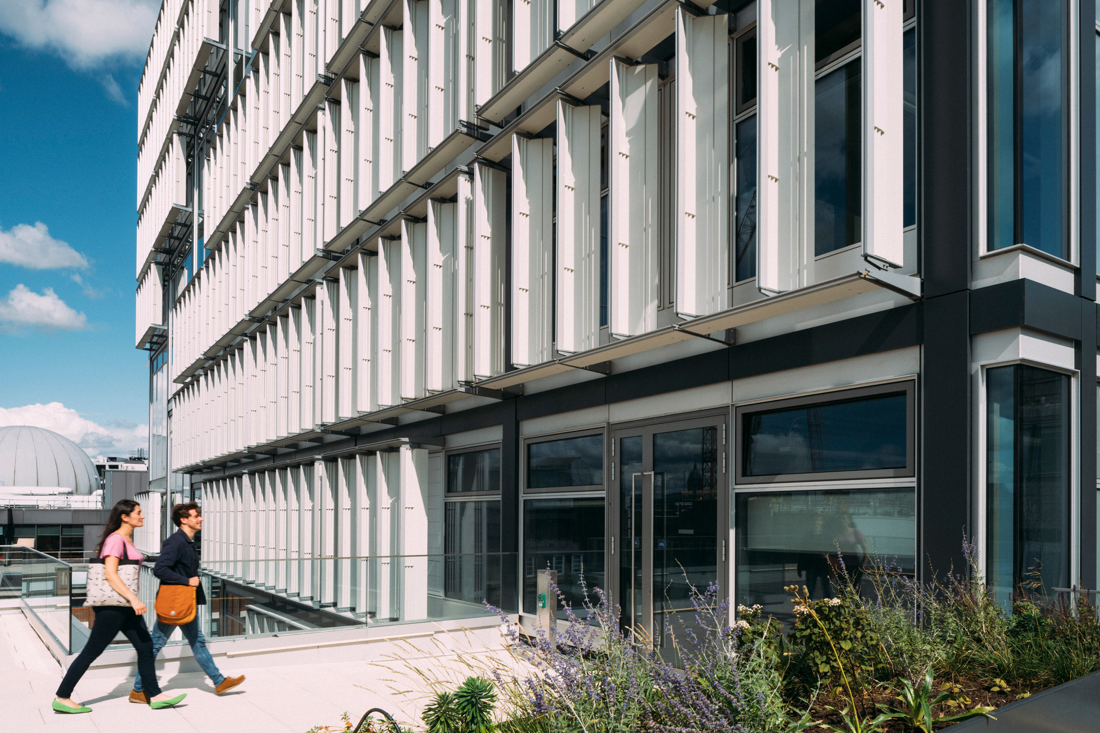 RSHP completes chameleon-like Centre Building for the LSE – review