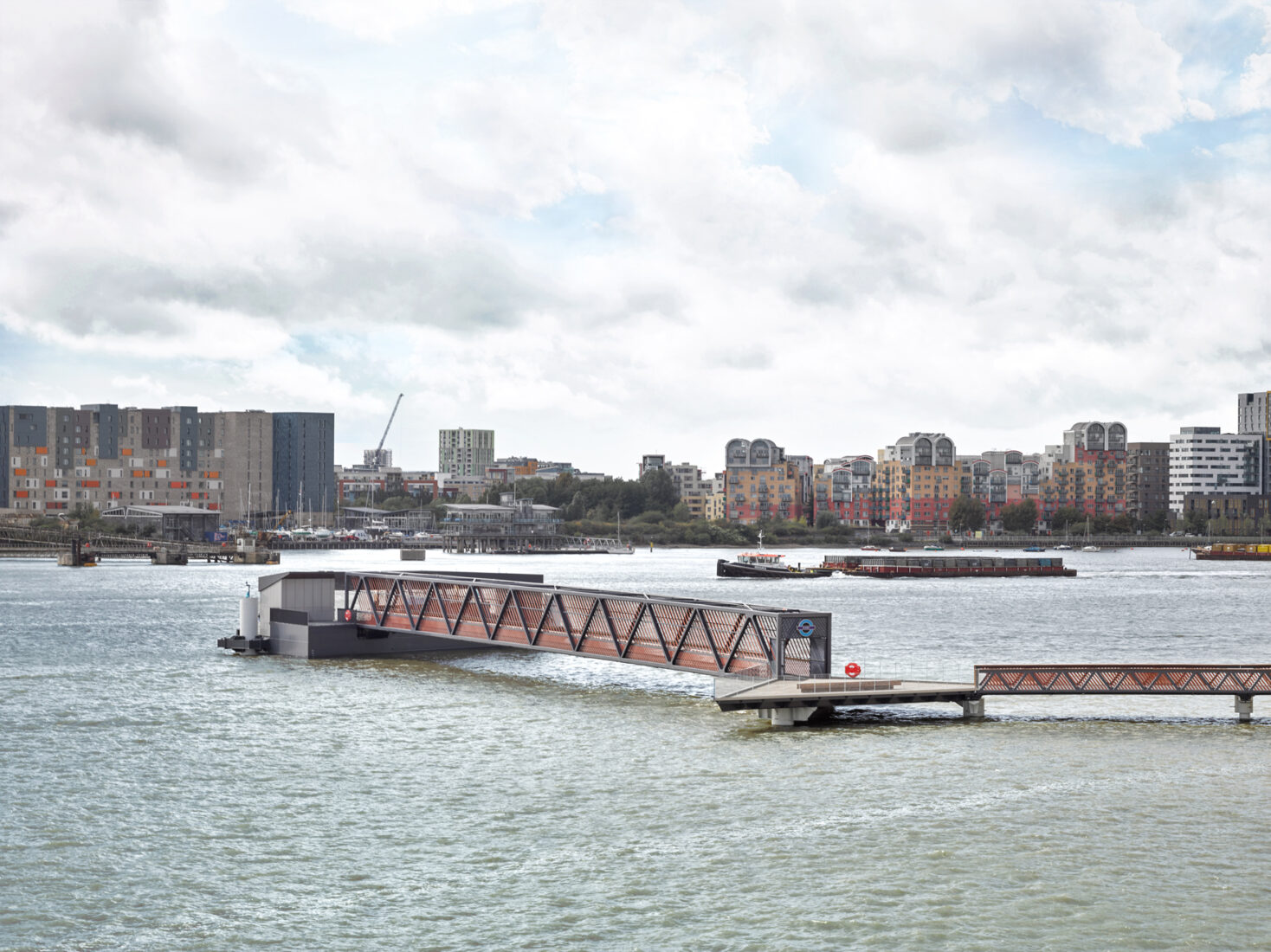 Cranked Thames pier completed by Nex Architecture