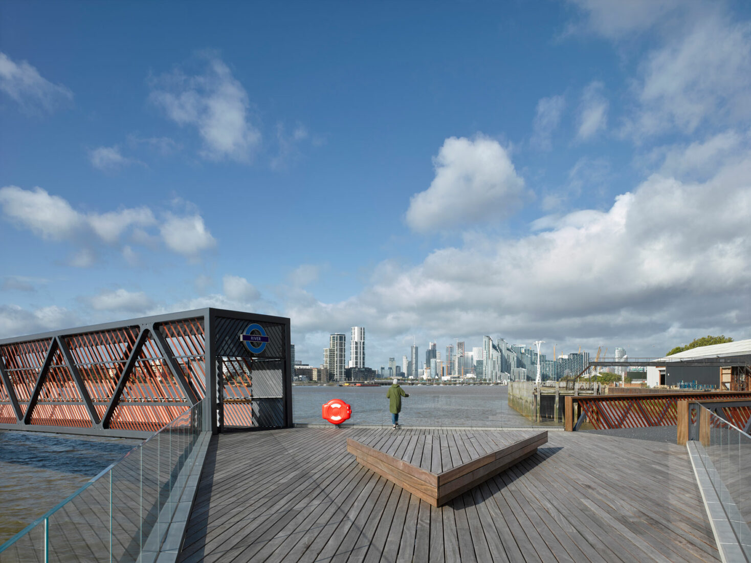 Cranked Thames pier completed by Nex Architecture