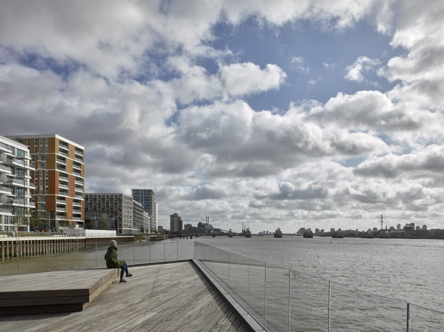 Cranked Thames pier completed by Nex Architecture